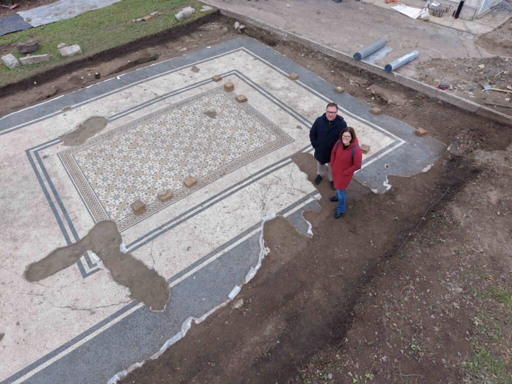„Blumenteppich“ Mosaik in Italien nach über sechzig Jahren ...