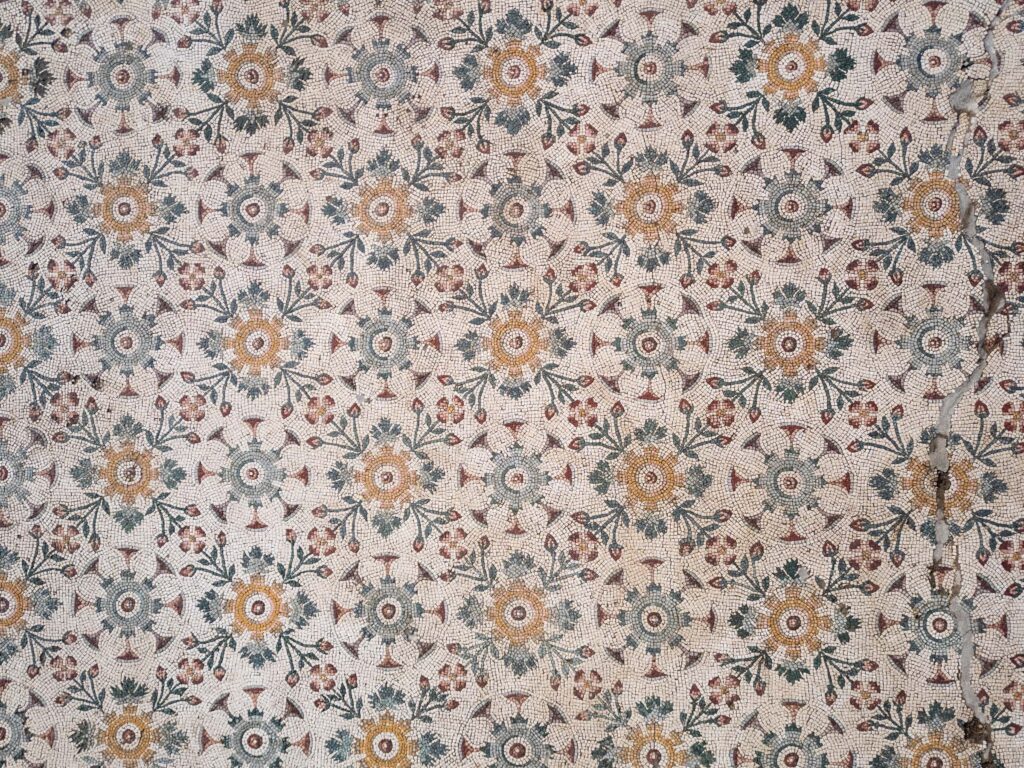 „Blumenteppich“ Mosaik in Italien nach über sechzig Jahren ...